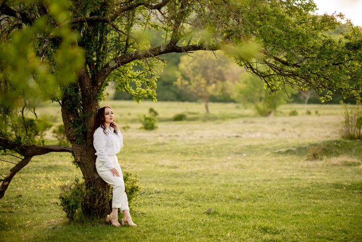 Девушка и дерево фото: ⬇ Скачать картинки D0 b4 d0 b5 d0 b2 d1 83 d1 88 ...